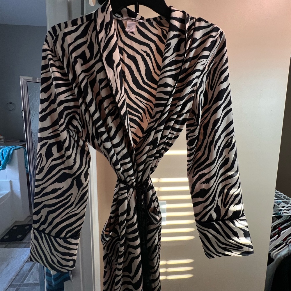 Victoria's Secret Zebra Print Robe - Black And White - Gem